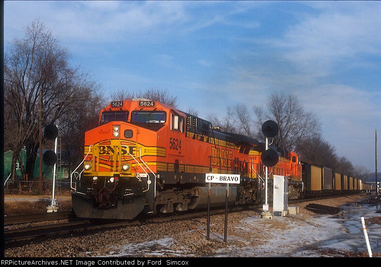 BNSF 5612 @ Bravo X-over